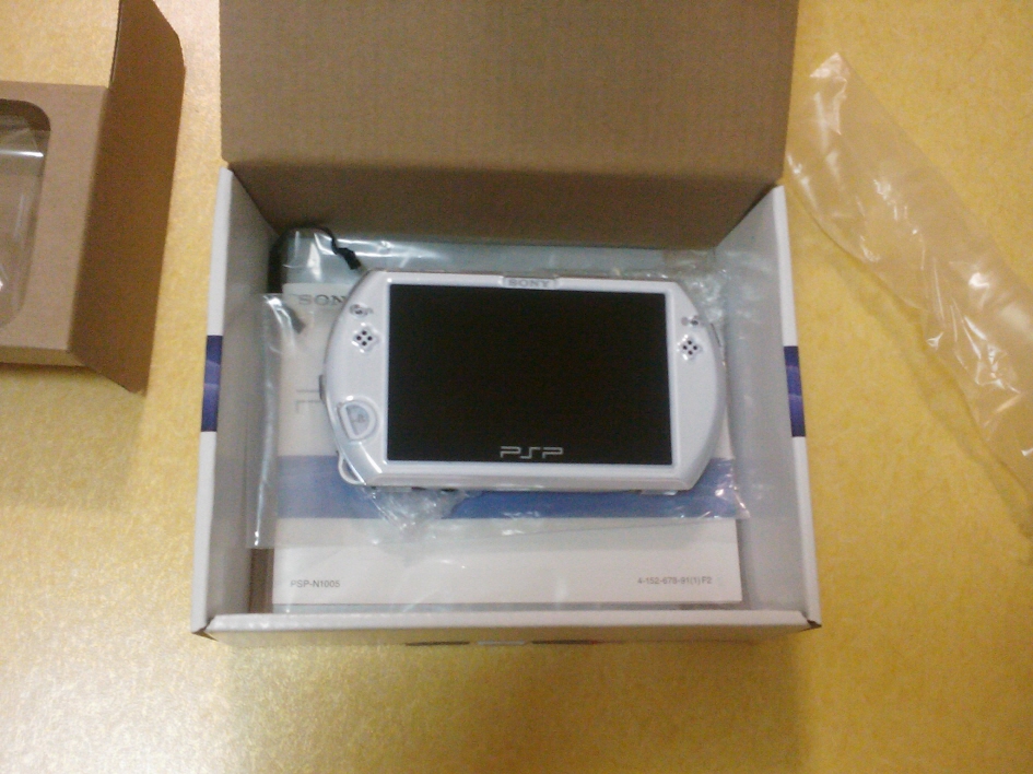 PSP GO -화이트펄- | 오픈 케이스 갤러리